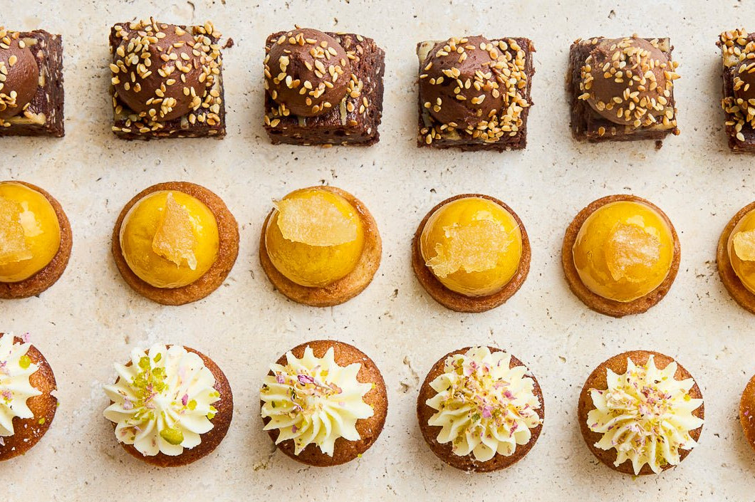 Assortiment de mignardises sucrées – Les Cuistots Migrateurs